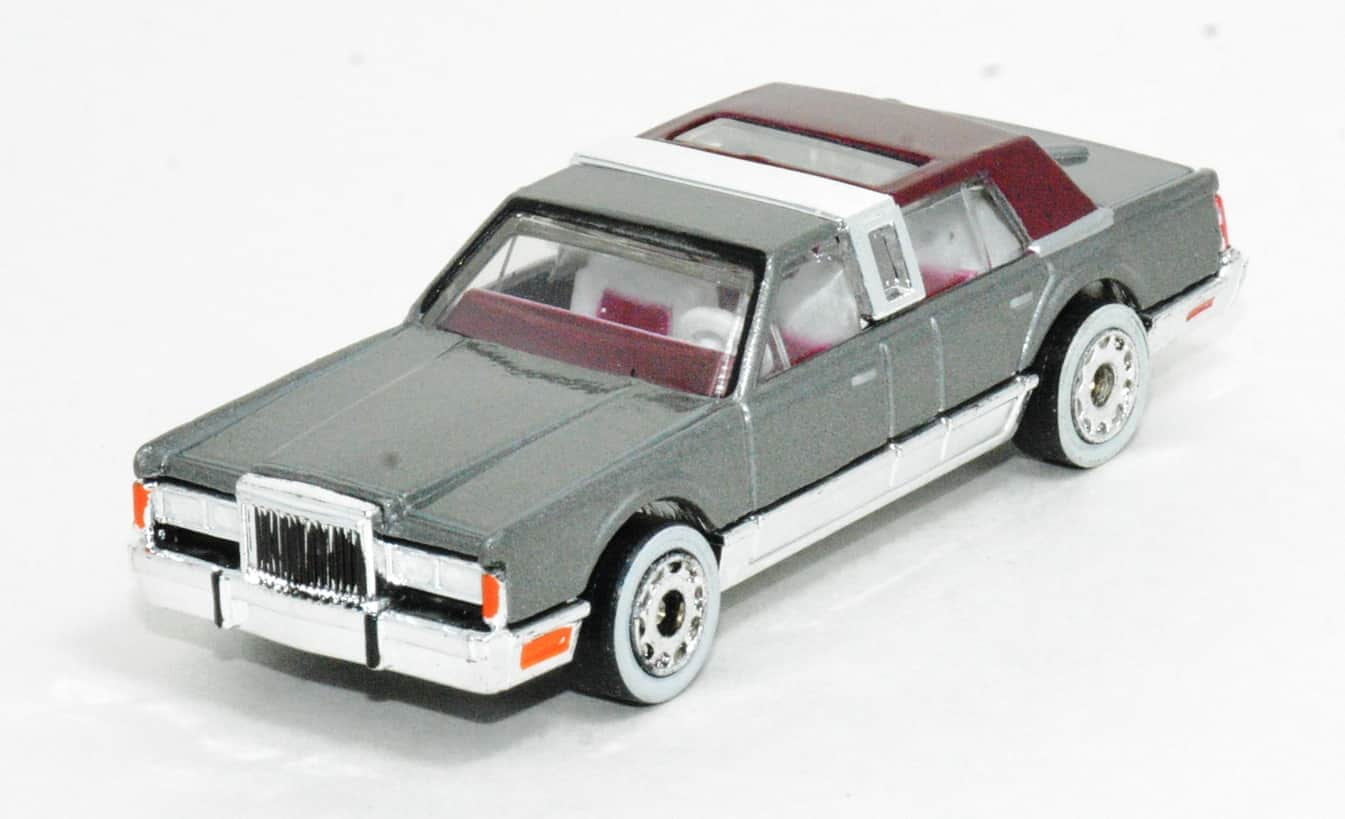 Matchbox Ultra Lincoln Town Car - Loose Cars